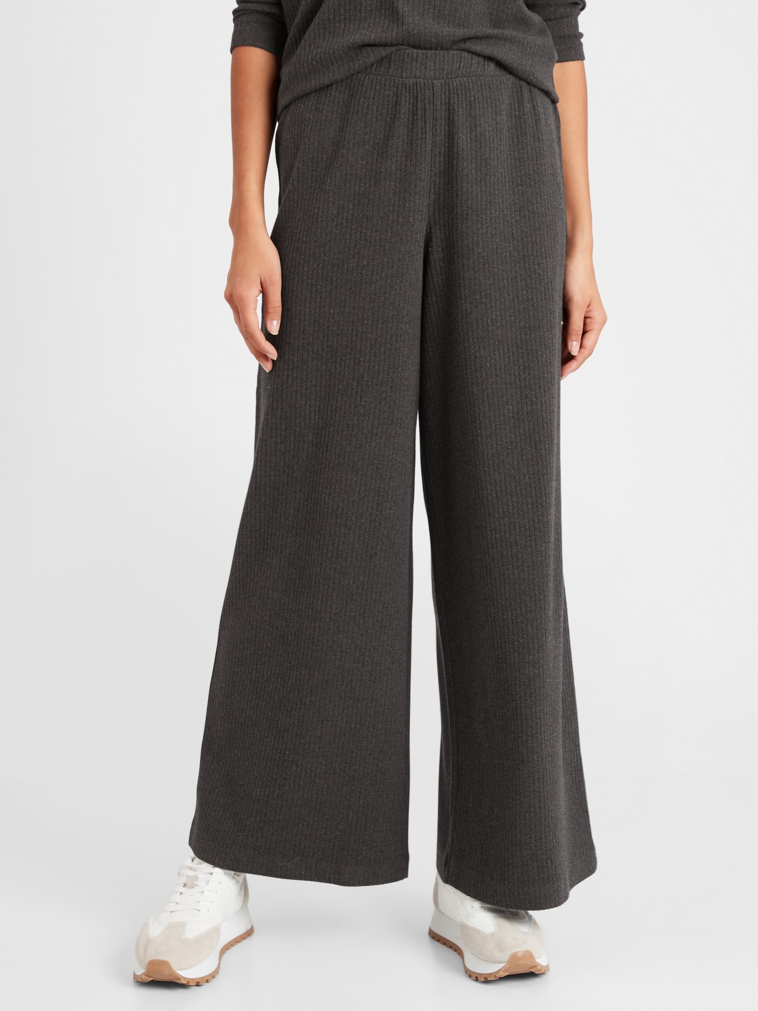Petite Wide-Leg Ribbed Knit Pant | Banana Republic Factory